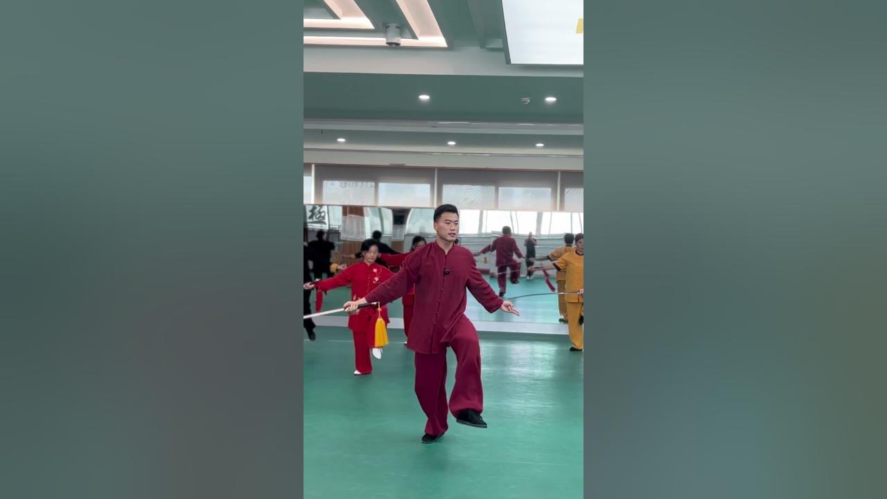 陈式太极单剑第三段 Beginner group sword Class 3- Chen Style Tai Chi Sword - YouTube