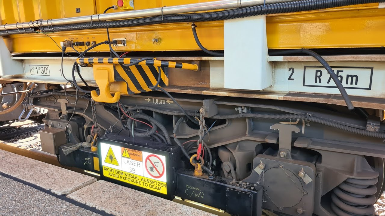 Wagenrundgang durch den SBB BDt EW I 989 - YouTube