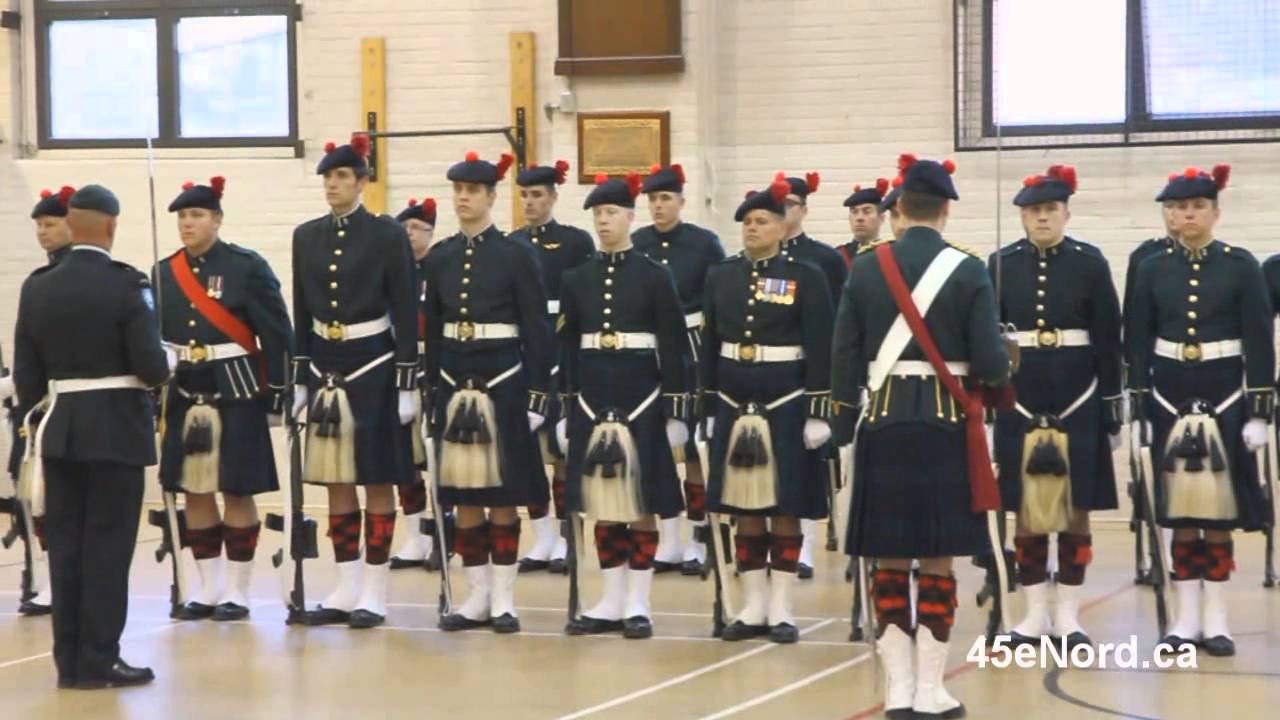 Parade du Black Watch à Montréal et changement de commandant - YouTube