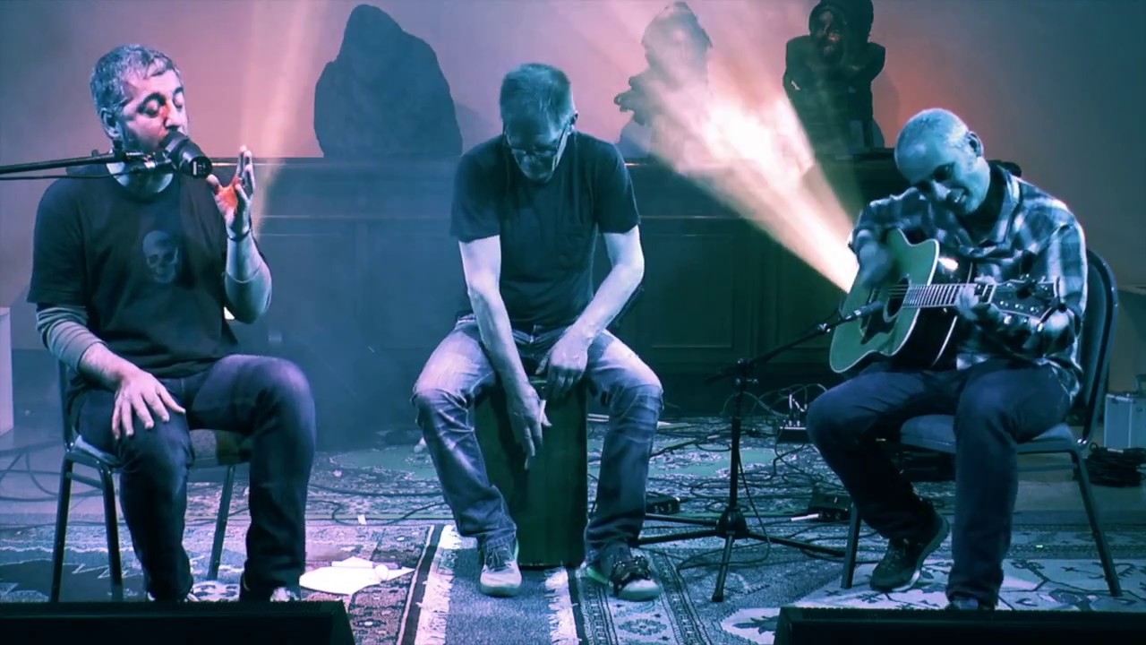 Pólvora en chimangos / La paz del barrio - YouTube