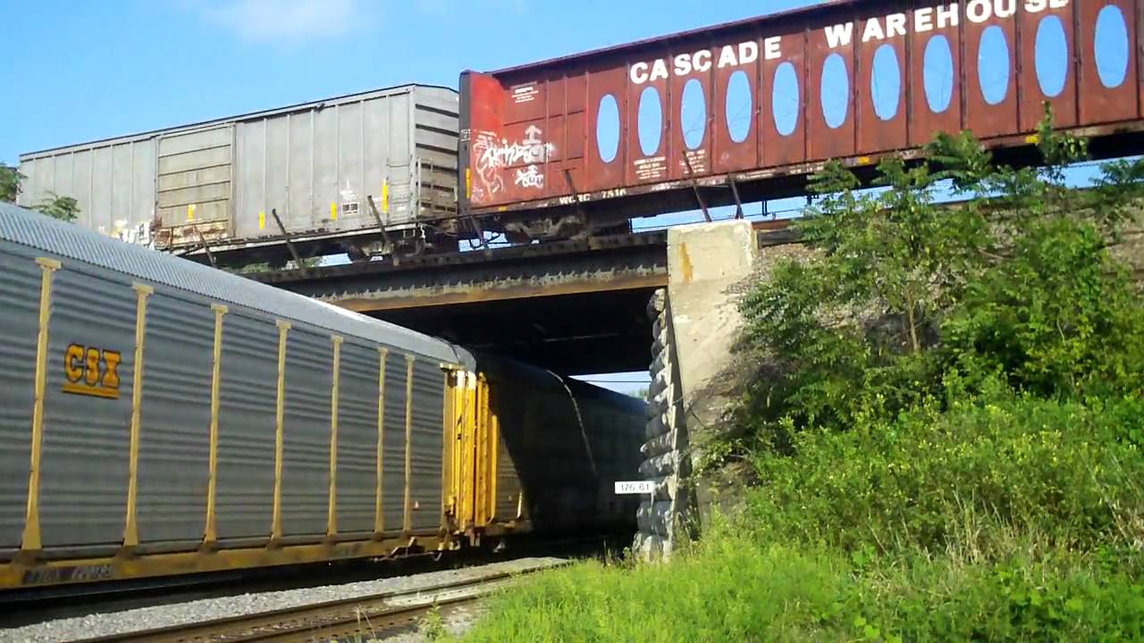 BNSF 5158 & NS 2634 MEMNTW Meets BNSF 4515 Auto Train - YouTube