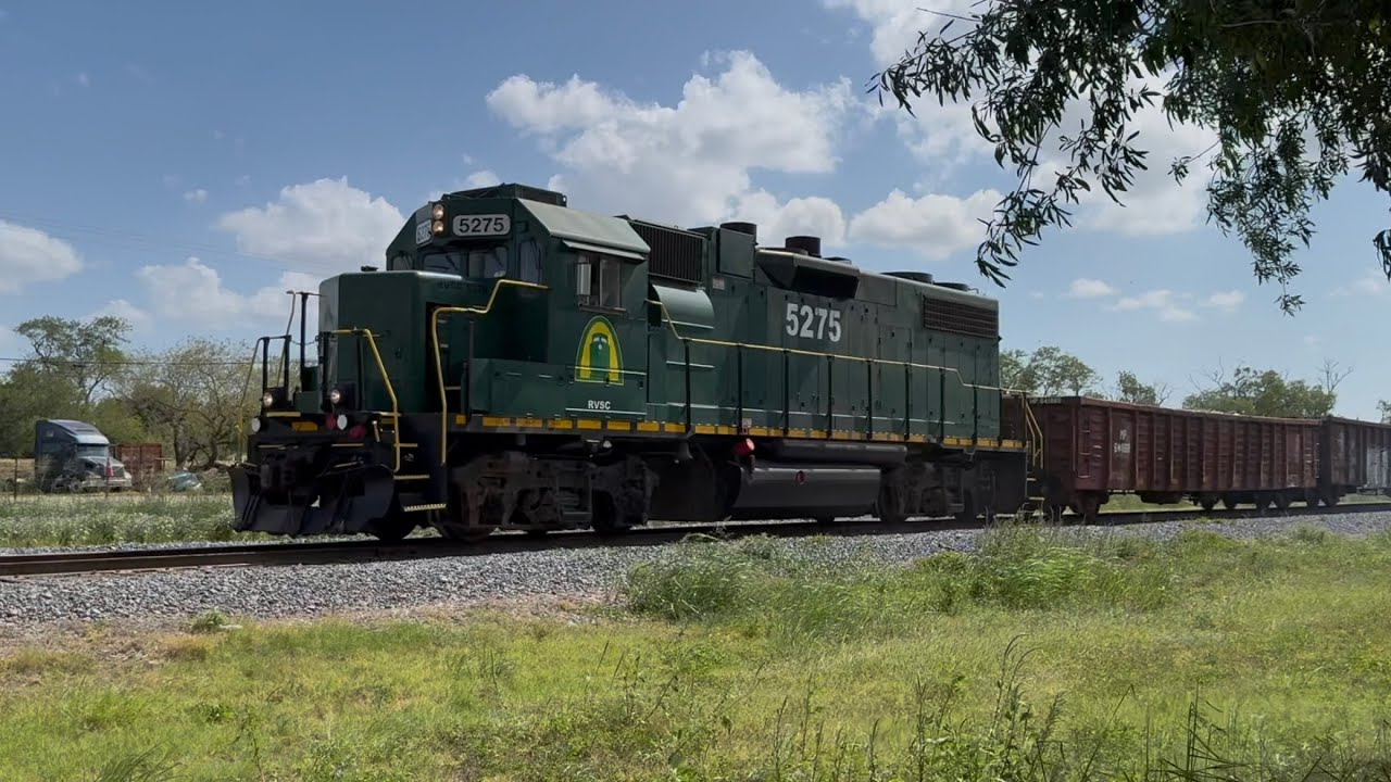 RVSC 5275 GP38-2 leading short local mixed freight in Donna, TX to ...