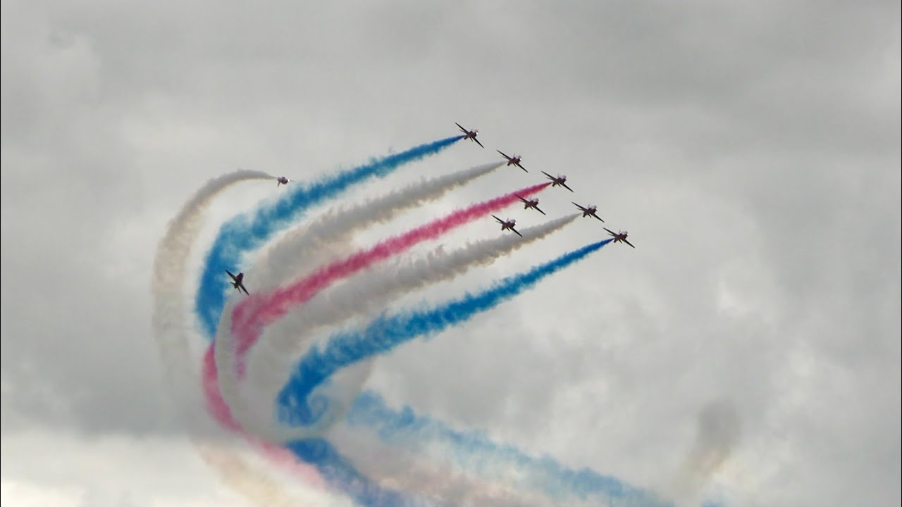 ICONIC RAF Red Arrow Display at RIAT 2024! - YouTube