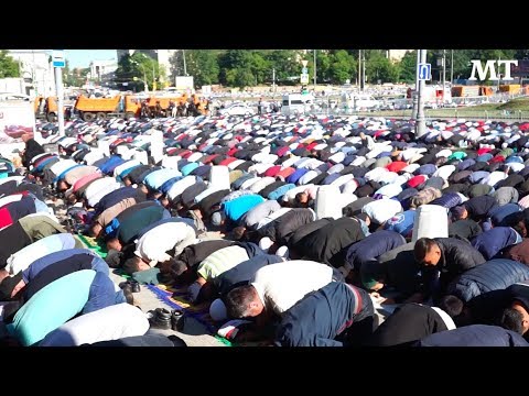 Moscow's Muslims Celebrate the End of Ramadan | The Moscow Times - YouTube
