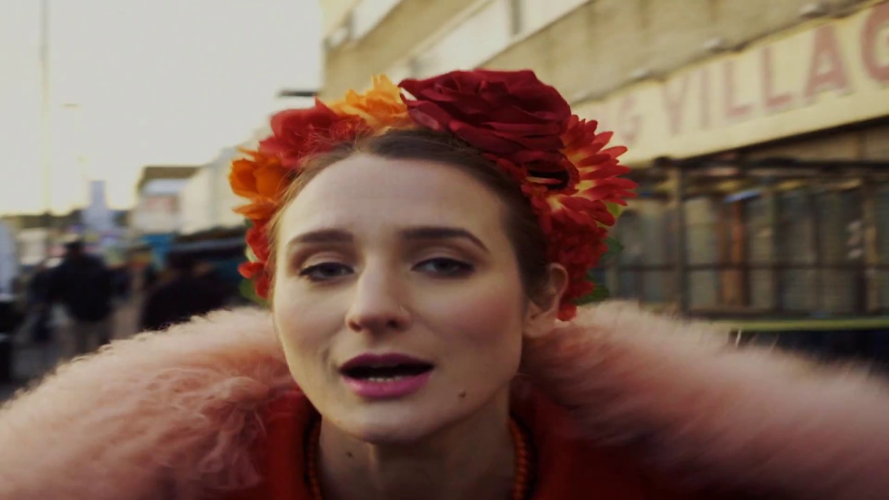 Run – Holly Holden y Su Banda [Official Video] - YouTube