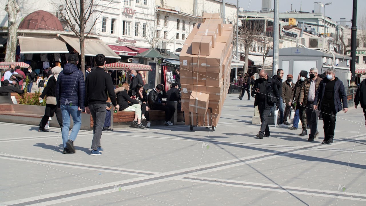 Porter carrying cardboard boxes on street in Istanbul - YouTube