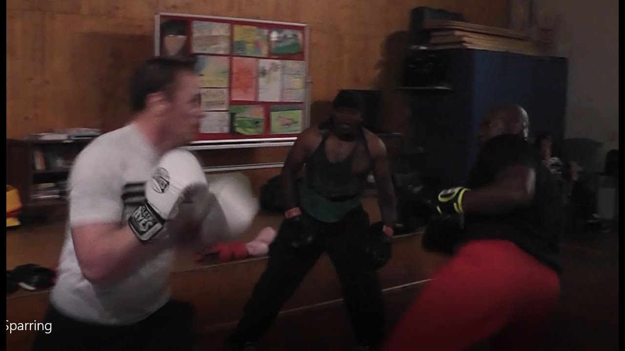Ian Roberts KickBoxing Sparring - YouTube