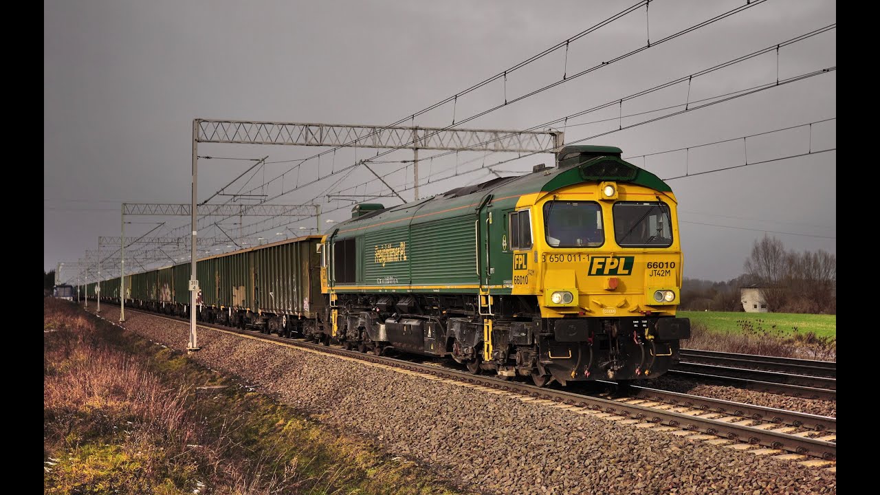 Class 66-010 Freightliner PL z firmowymi węglarkami. Różyny. - YouTube