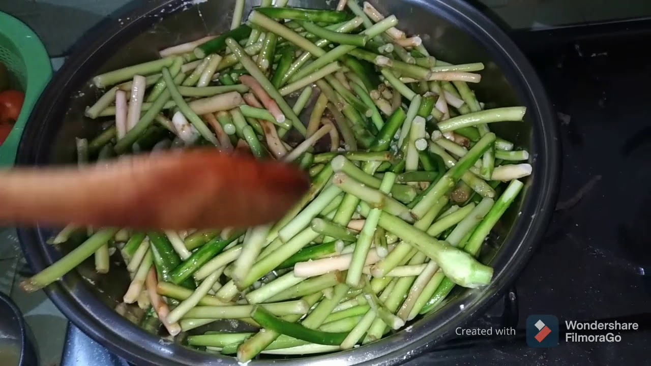 COOKING ADOBO'NG TAKWAY (TARO ROOT RUNNERS) FOR DINNER - YouTube