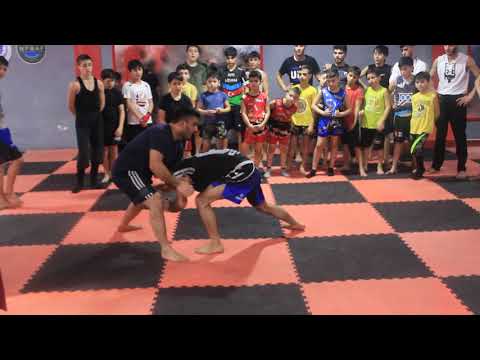 Rəqibi yerə yıxaraq arxasına keçmək.