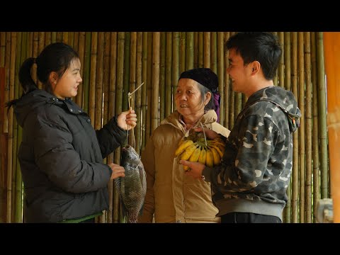 Phu a donné un poisson à May, et May lui a offert une banane en retour. | Ils ont mangé ensemble.