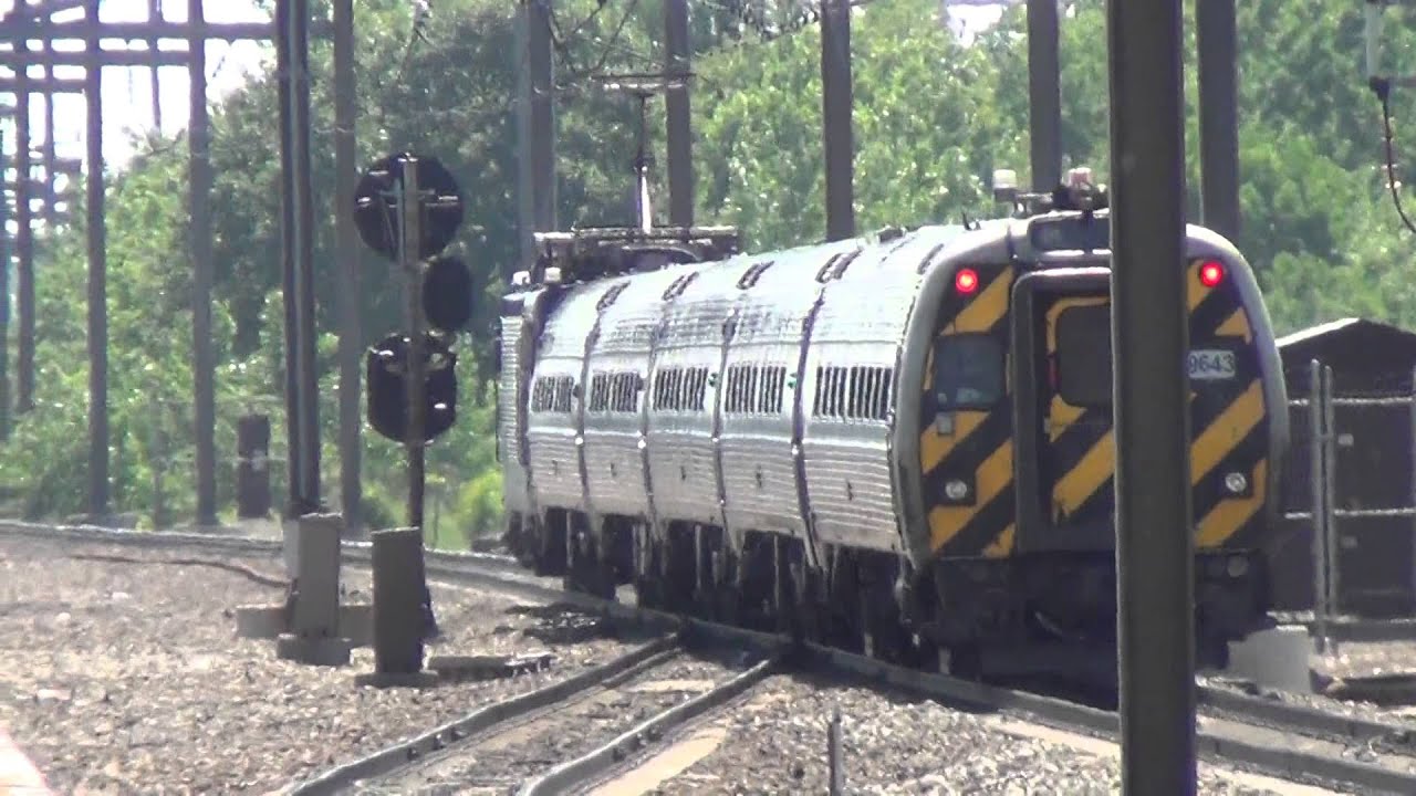 Amtrak - EMD AEM-7 #914 passing through Secaucus Junction - YouTube