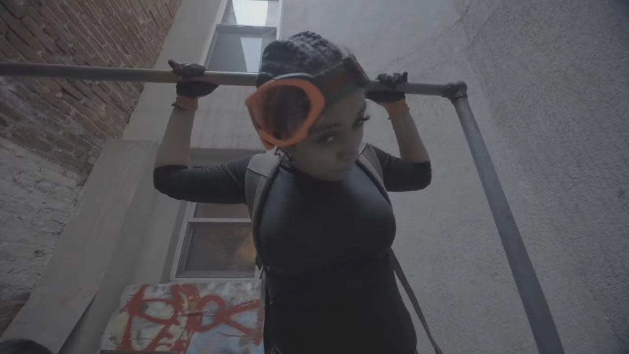 Baby Osamaa - A HUNNIT [OFFICIAL VIDEO] - YouTube