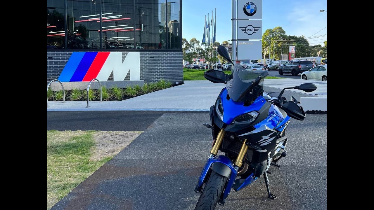 Best Commuter Bike Ever!? BMW F900 XR - YouTube