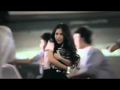 Very heart touching  Hamari Adhuri Kahaani song