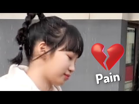 kim chaewon being a secret comedian