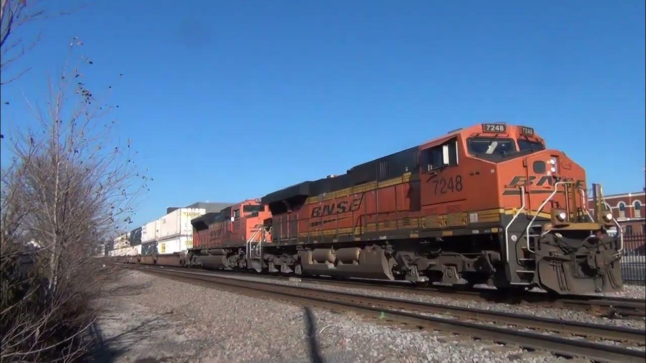 BNSF #7248 Leads WB Stacktrain. Olathe, KS 12/21/24 - YouTube
