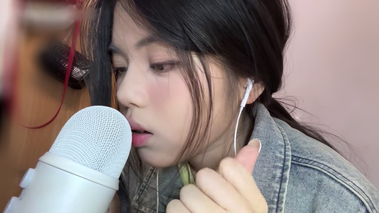 Relaxing ASMR | Mouth Sounds, Tapping & Scratching | MianHua ASMR ...