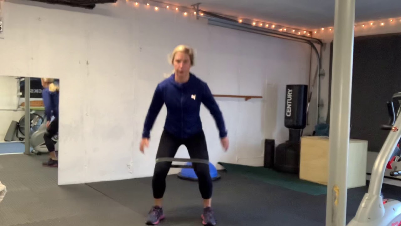 LB/Plyo: Banded jump squat holds - YouTube