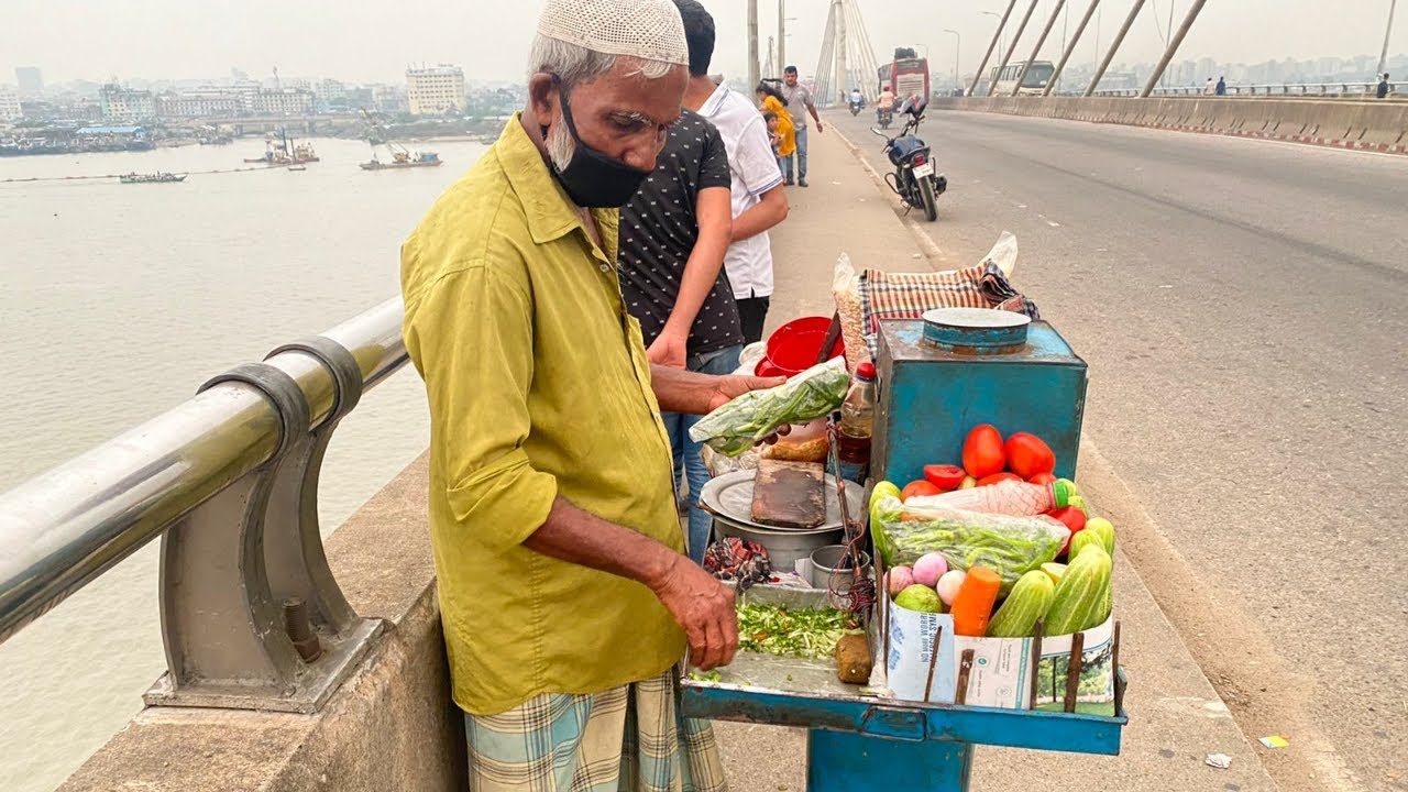 Hardworking Old Man Selling Yummy Chanachur Masala Vorta | Bangladeshi ...