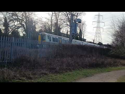 UK Letchworth Garden City Train 英國萊奇沃思 列車 - YouTube