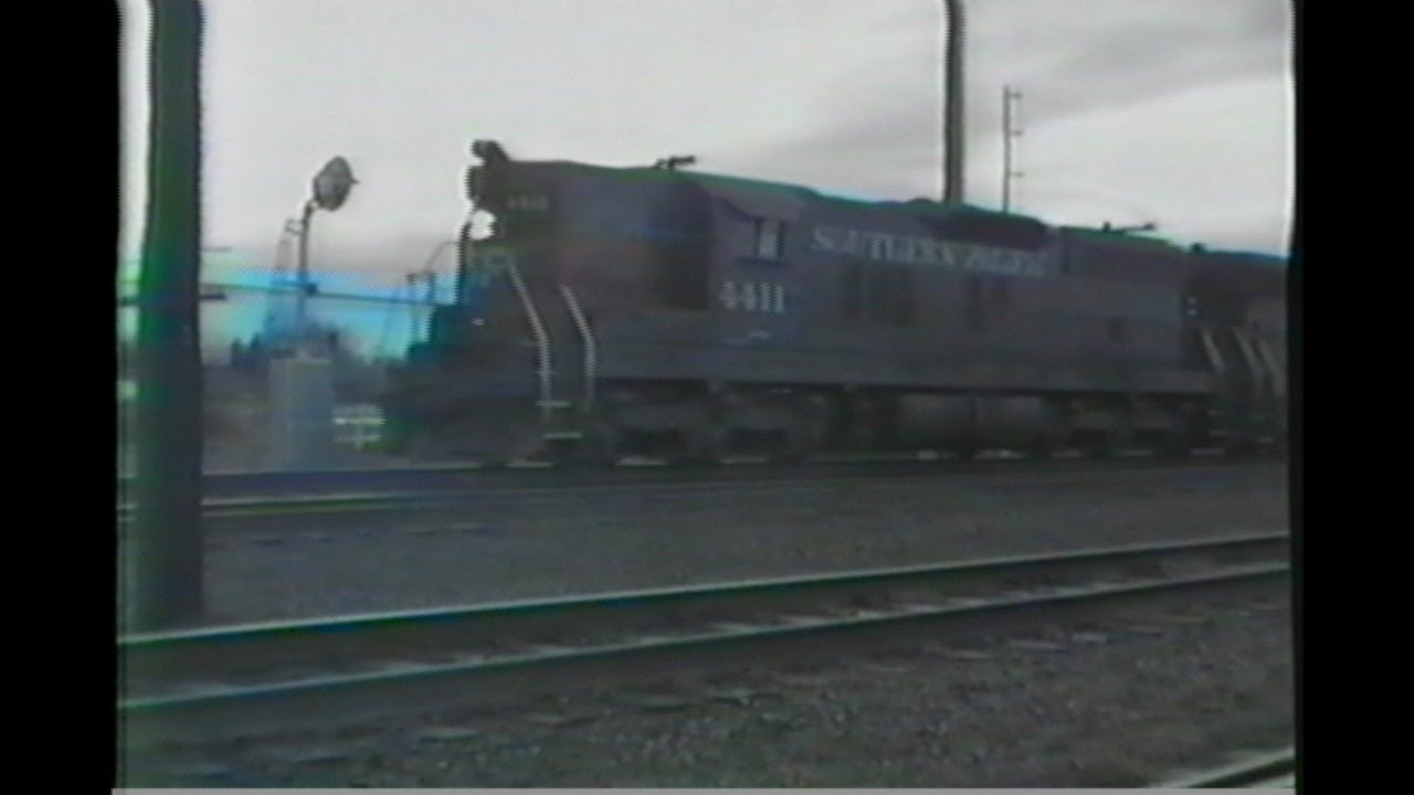 513. SOUTHERN PACIFIC SP 4411 Weyerhaeuser Hauler arrive at Eugene ...