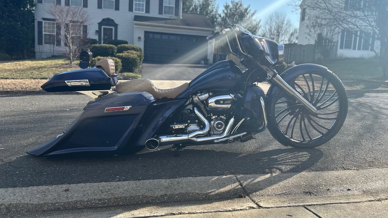 BIG WHEEL BAGGERS ON A FRIDAY - YouTube