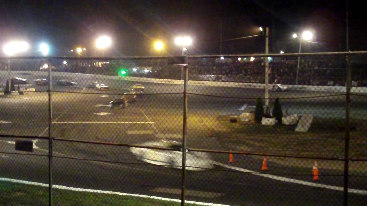 Figure 8 at Riverhead Raceway - YouTube
