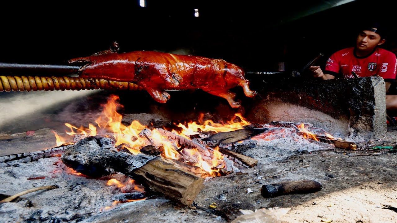 EXTREME Babi Guling in UBUD & Balinese LOCAL Cuisines - YouTube