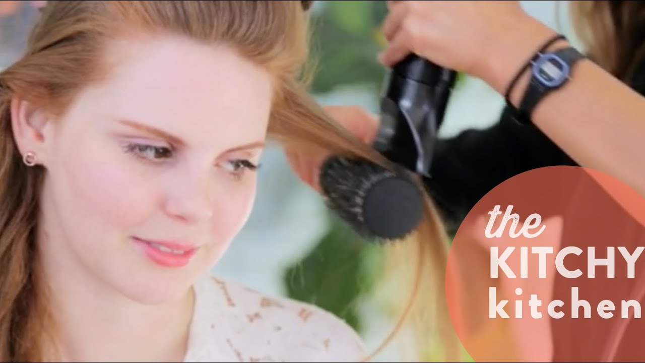 How to Do a Basic Blow Out // The Beauty Parlor with Sunnie Brook - YouTube