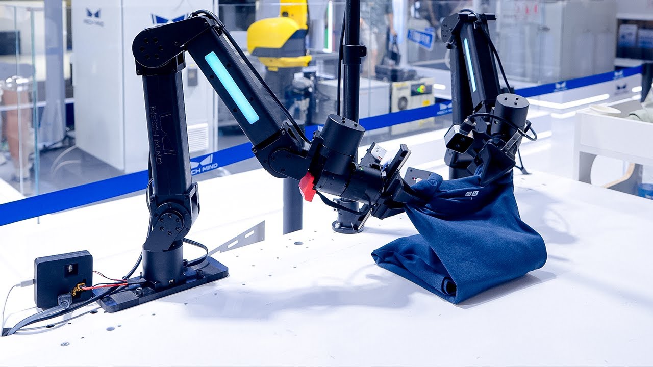 Mech-Mind's Autonomous Clothes Folding by Dual-Arm Robot at WAIC 2025 ...