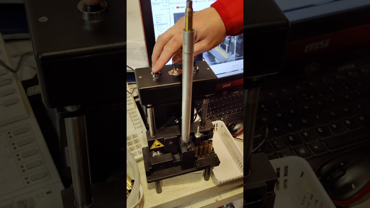 Decapping brass primers reloading 308Win boxer 2 - YouTube