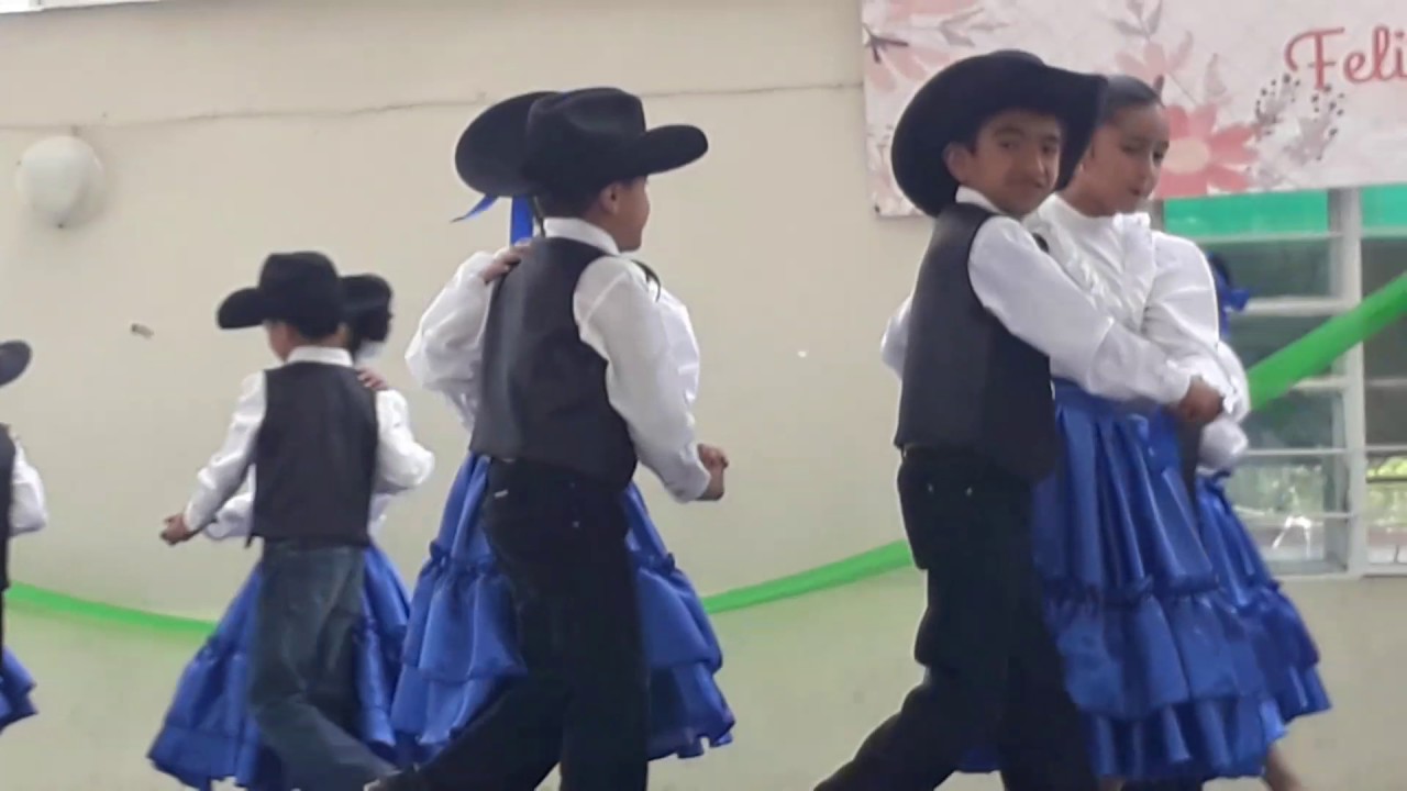 Bailando en escuela Esteban S. Castorena mi hermano giovanni - YouTube