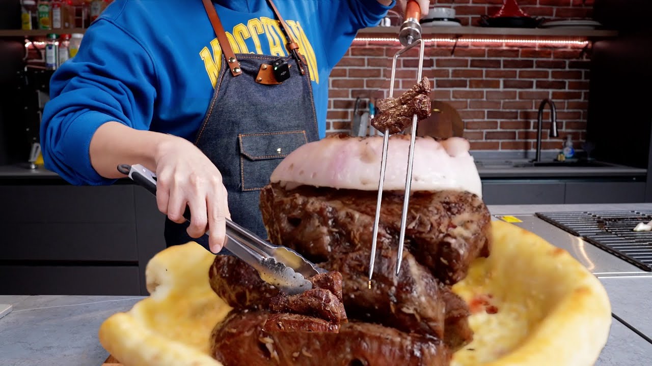 【4k】家庭抓饭锅就能做新疆烤馕，配极佳牛板腱美滋滋|燕子堡Ray's BBQ - YouTube