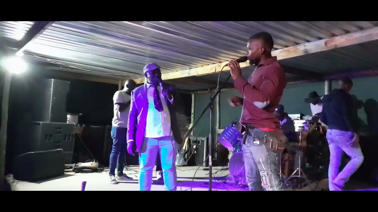 Samankoe Super legend with Madlela Skhobokhobo live on stage in ...
