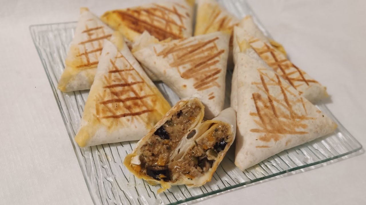 Triangle de tortillas aux légumes et kefta - YouTube