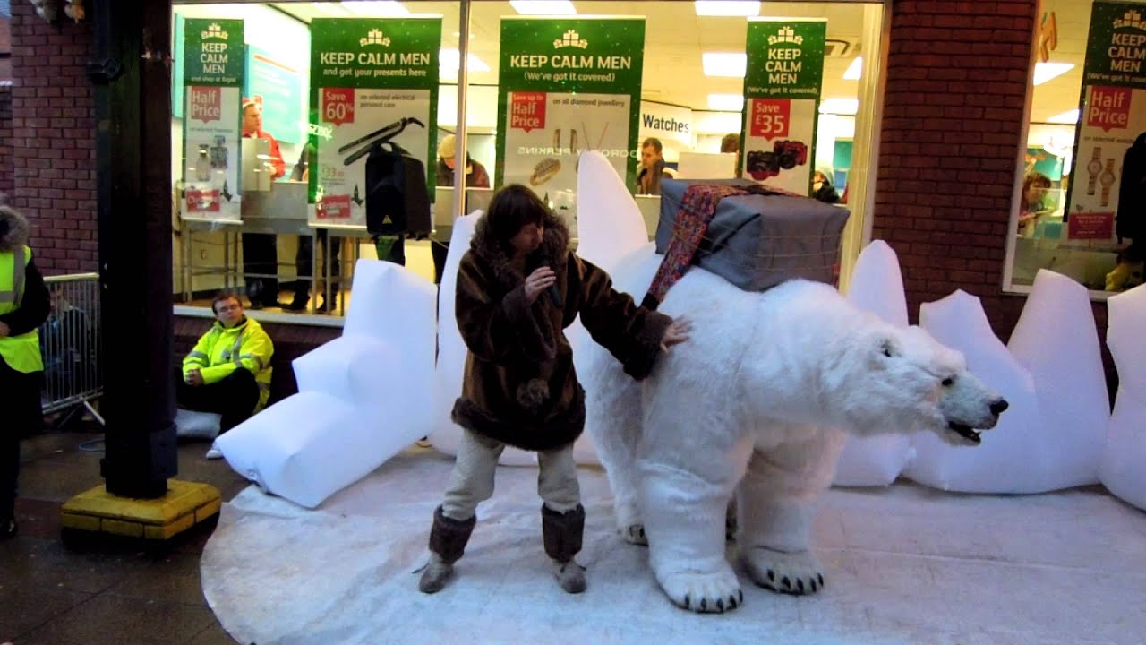 Bjorn the Polar Bear, Congleton 2012 - YouTube