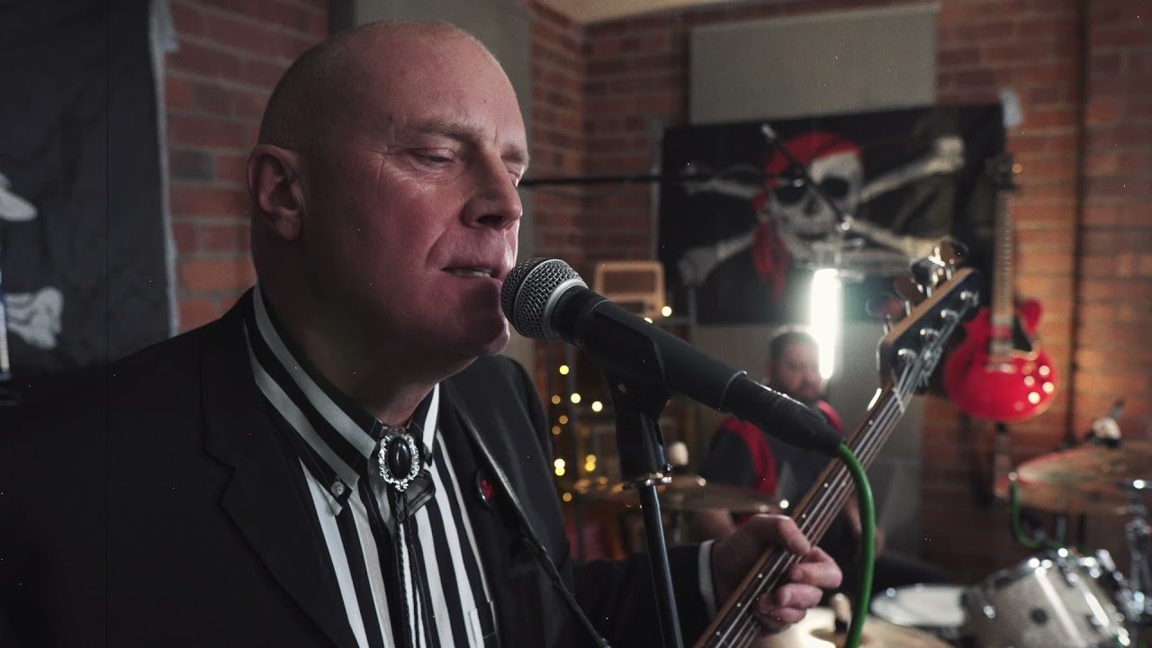 The Extras demo - YouTube