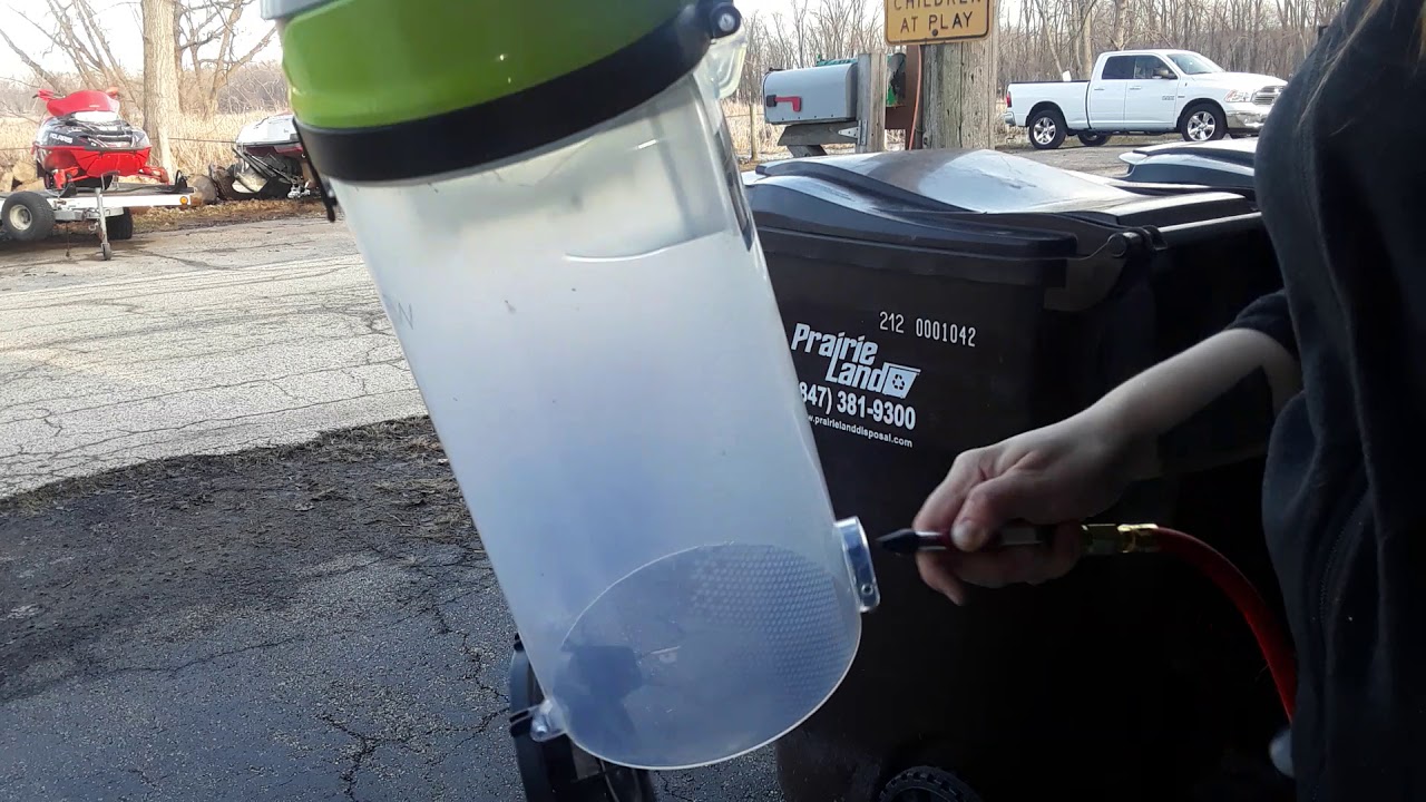 Cleaning vacuum filter and bin with air compressor - YouTube