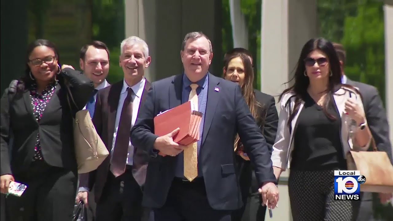 Carollo testifies for 3rd day in federal court - YouTube