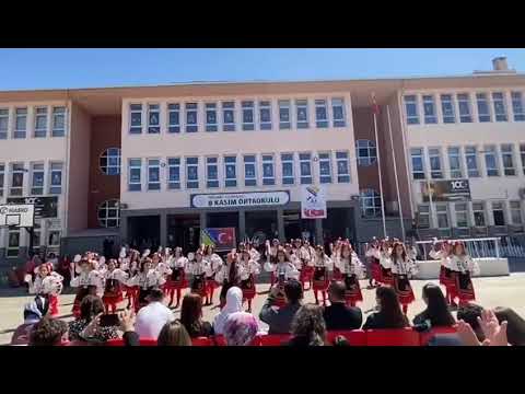 3 Mayıs 2025 8 Kasım Ortaokulu Halk Oyunları Ekibi Def Dansı