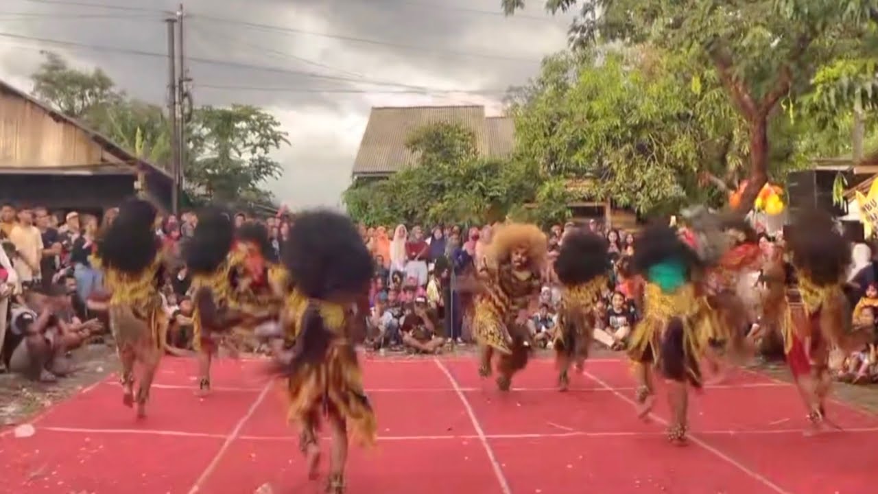 Kesenian Tradisional Jathilan Reog - Gimbal in Action - YouTube