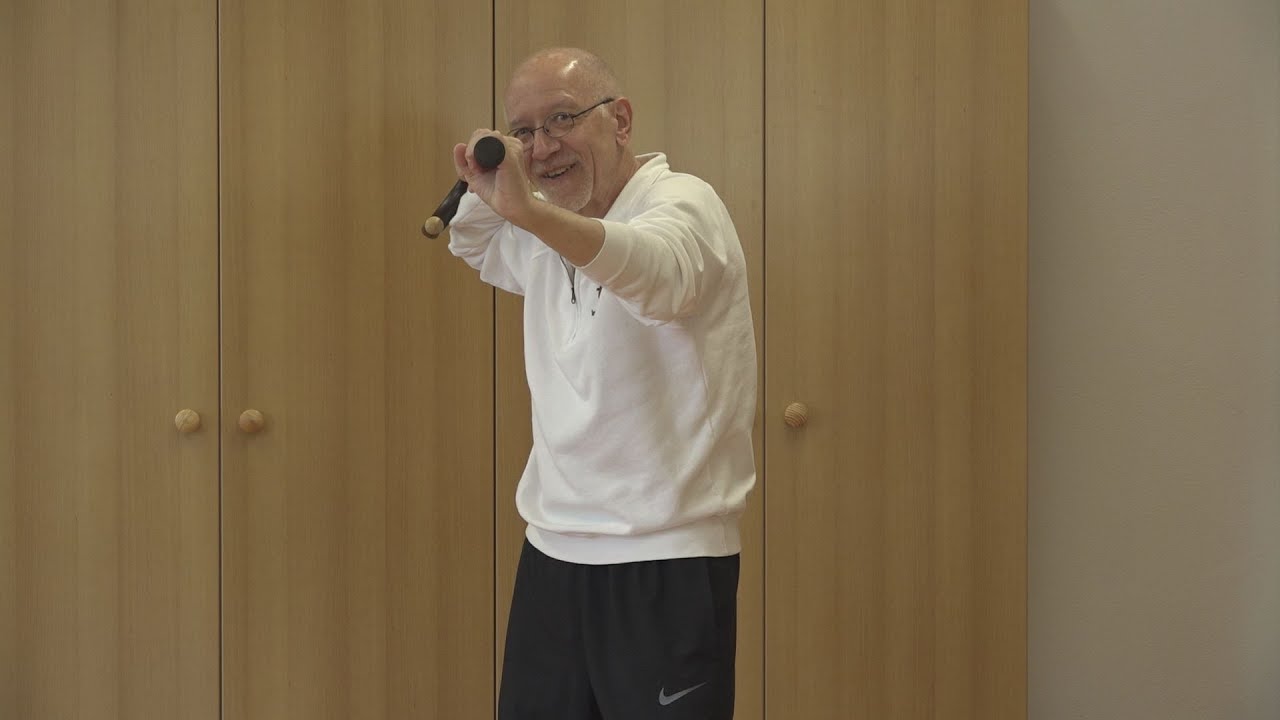 Schutz mit Schirm und Stock - Selbstverteidigung mit Cane-Fu - YouTube