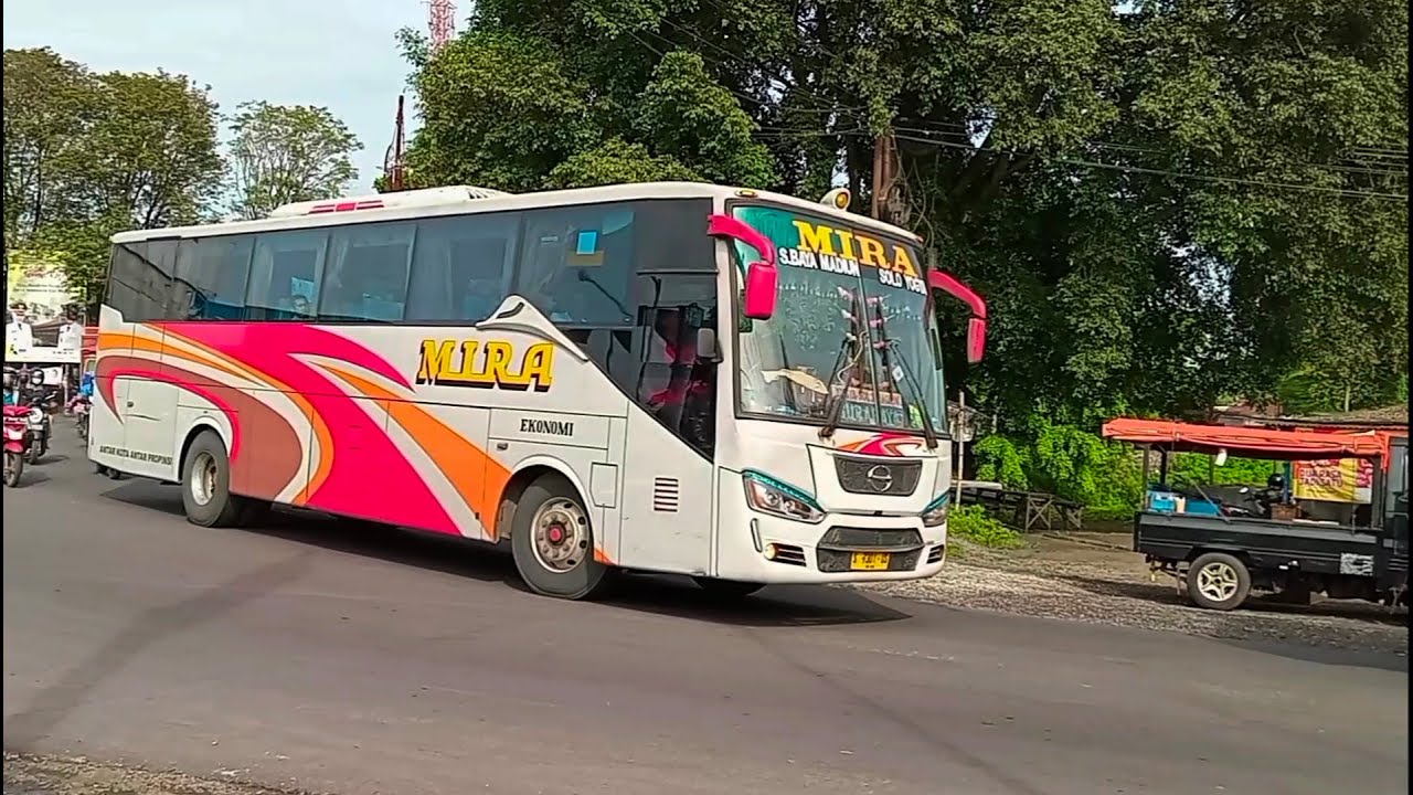 Gara² Perbaikan jalan utama, HINO Bus MIRA Lewat sini - YouTube