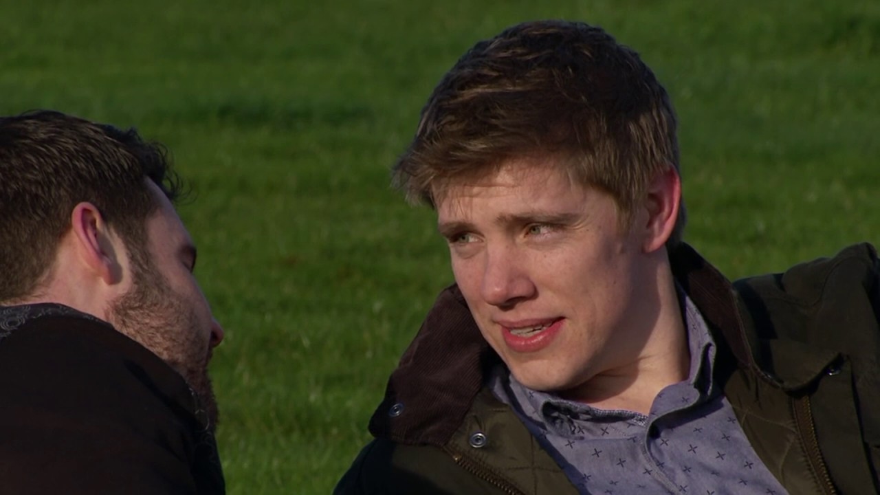 Emmerdale - Aaron and Robert Kiss (Picnic) (10th April 2017) - YouTube