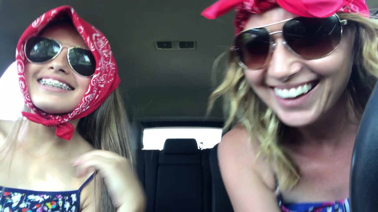 DJ Momma & Daughter Lip Sync Duo - YouTube