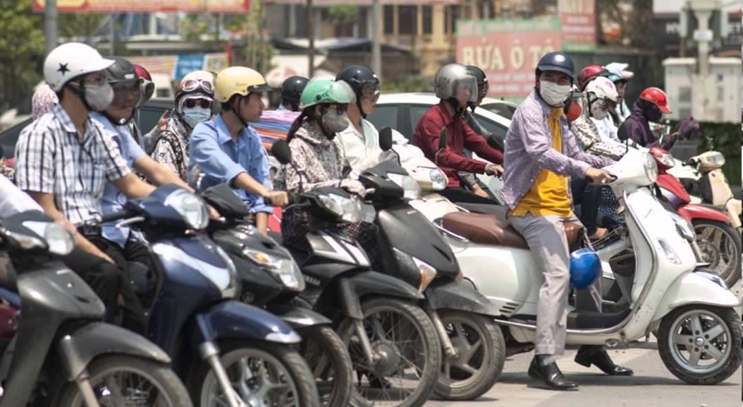 Vietnamese's bad behavior in public - YouTube