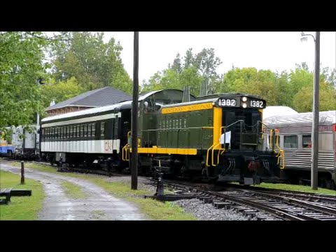 VINTAGE CN GMDD SWITCHER LOCOMOTIVE 1382 IN ACTION - YouTube