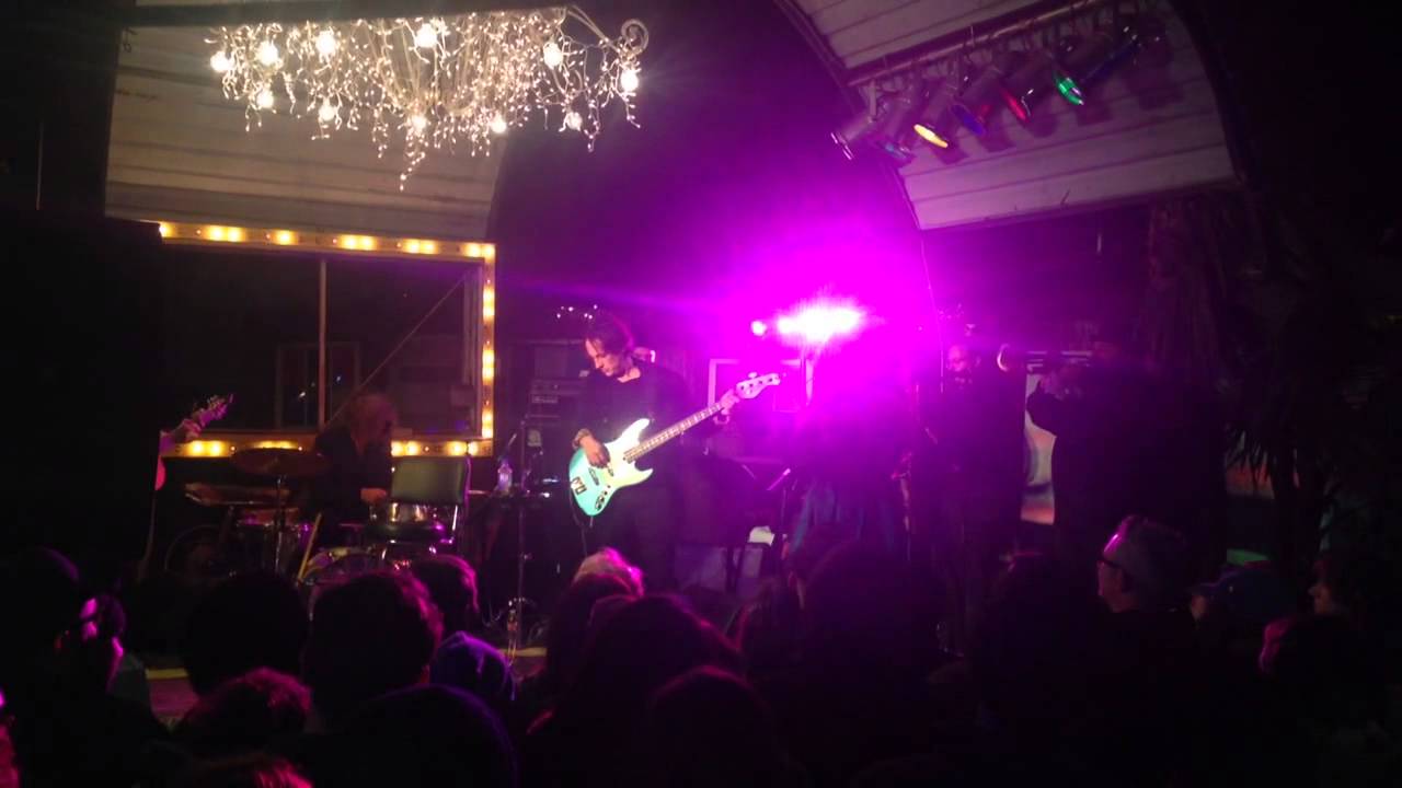 Ronnie Spector at Spider House, Austin, NYE 2015 - YouTube