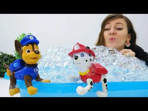 Patrulla de cachorros divirtiéndose en la piscina. Videos de Paw Patrol en la Guardería Infantil